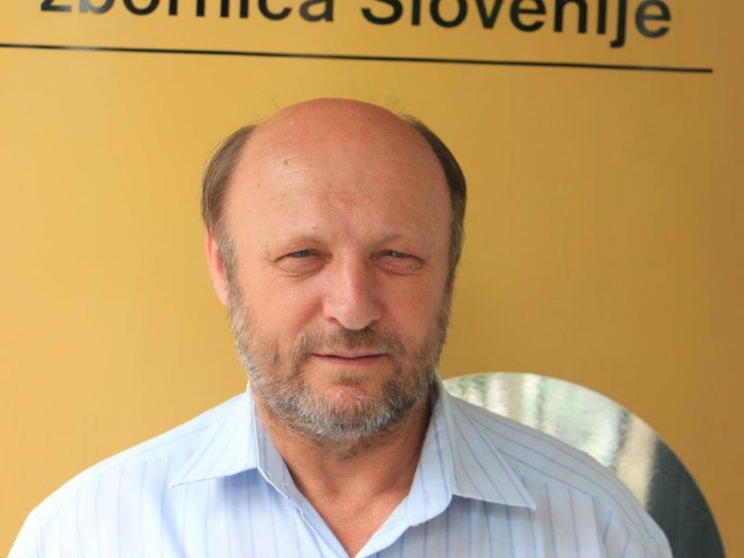 Janez Porenta - predsednik KGZ Sloga, ki za ljudi odkupuje poštne ...